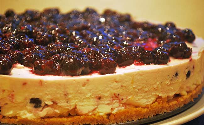 8 Must-Try Black Currant Cake Creations