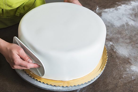 How to Frost a Cake: Step-by-Step Guide for Beginners
